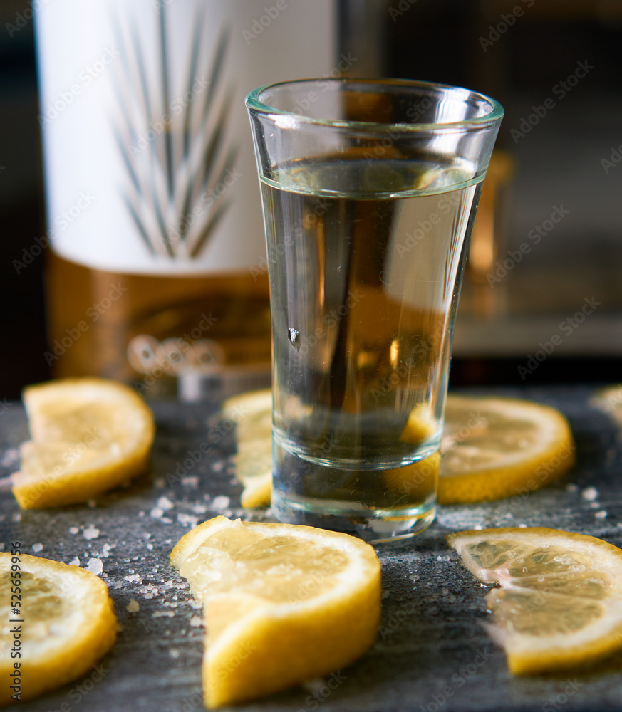 bebida mexicana con tequila, limon y sal Stock Photo | Adobe Stock