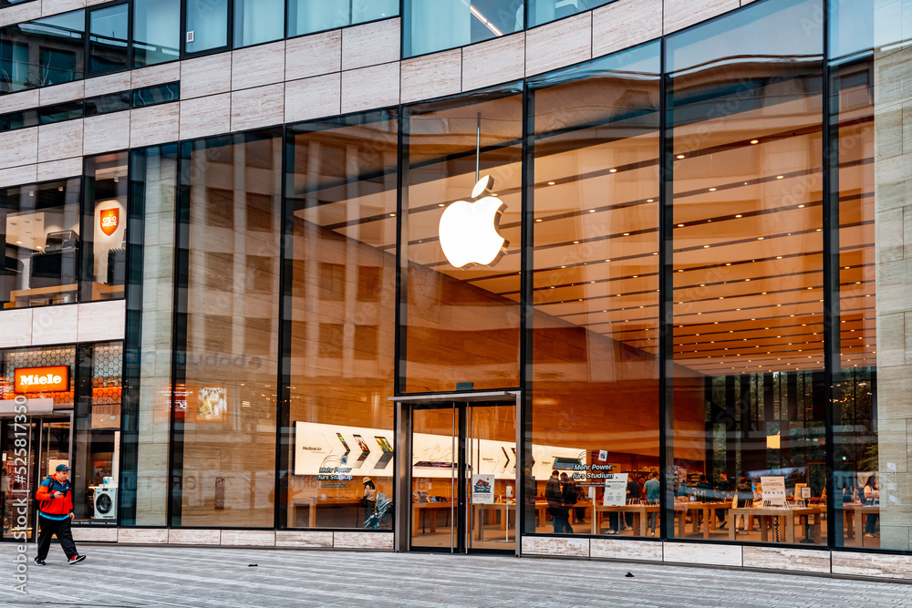21 July 2022, Dusseldorf, Germany: Apple logo at the entrance to the ...
