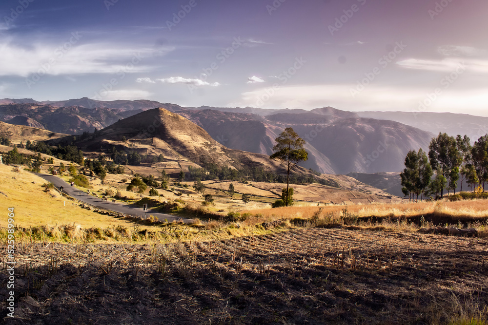 paisaje de pueblos y zonas rurales de guancavelica Perú Stock 写真 ...