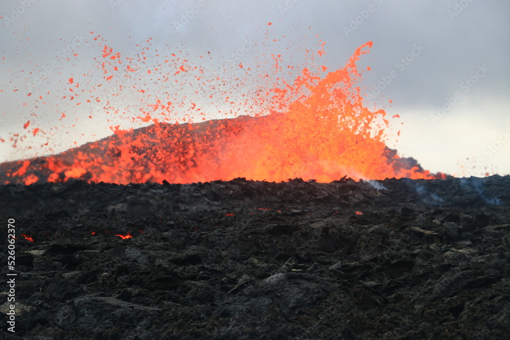 Eruption Fagradalsfjall 2022 Close up, Cratère en éruption et grande ...