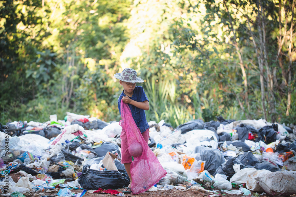 Foto de Poverty concept, Poor children collect garbage for sale because ...