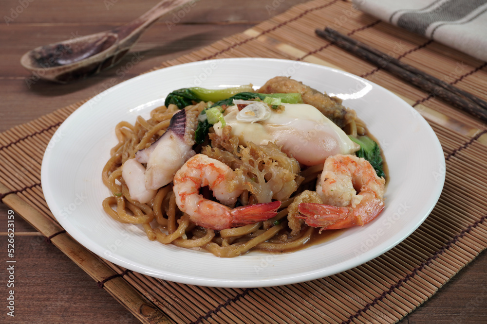 Hokkien Mee (Mee Pad Hokkien) the famous Stir-fried seafood Noodles ...