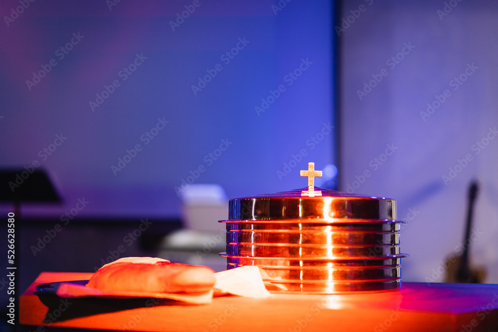 The process of breaking bread in the modern church. Breaking bread ...