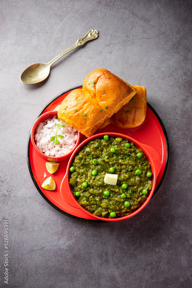 Hariyali green Pav bhaji is a variation of a traditional pav bhaji made ...