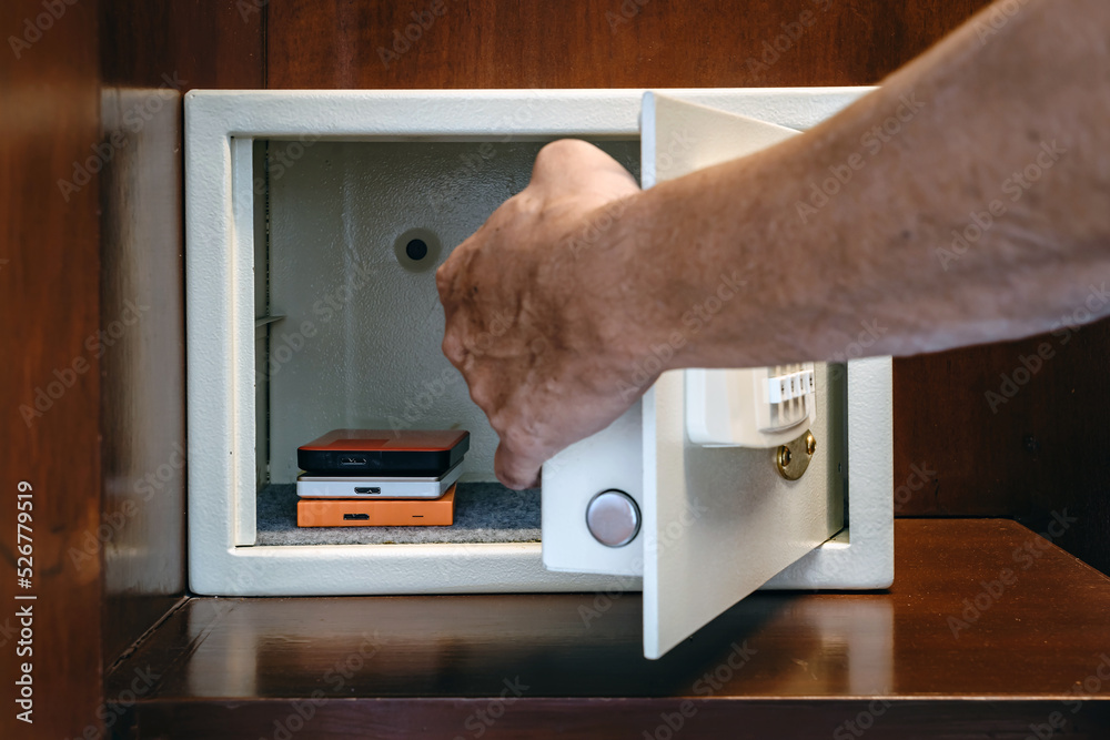 Foto de Security external hard drive in open metal safe. External hard ...