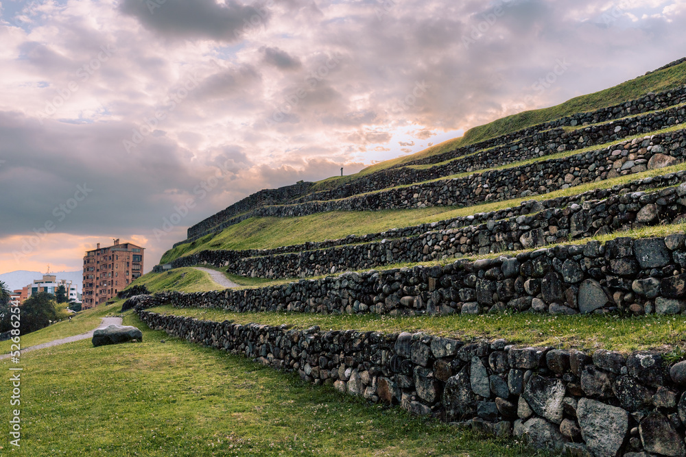 Ruinas arqueologicas de los cañaris en el Museo Pumapungo en Cuenca ...