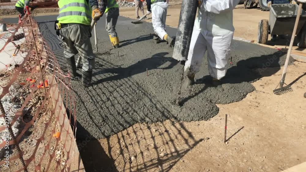 Stockvideo Construction workers dressed in uniform pour a concrete to ...
