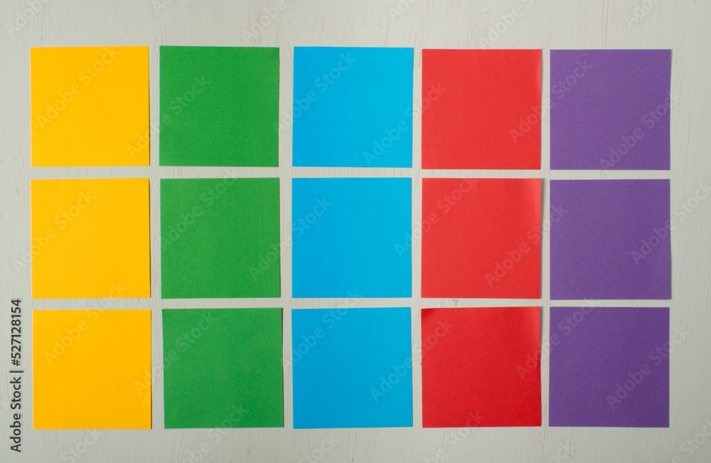 Post it de colores, amarillo, verde, azul, rojo y lila, notas y listas ...