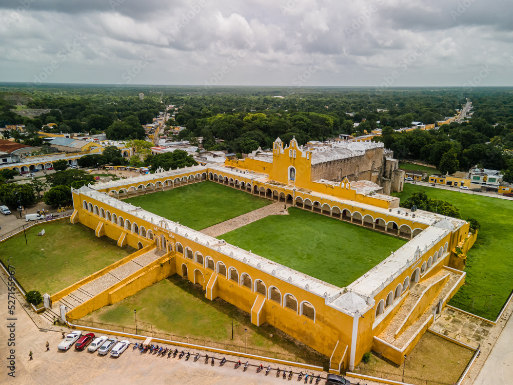 Convento de San Antonio de Padua desde el cielo, flanco derecho Stock ...