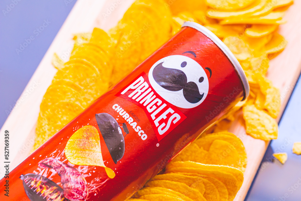 Fotografia do Stock: Pringles. Batata chips da marca Pringles de sabor ...