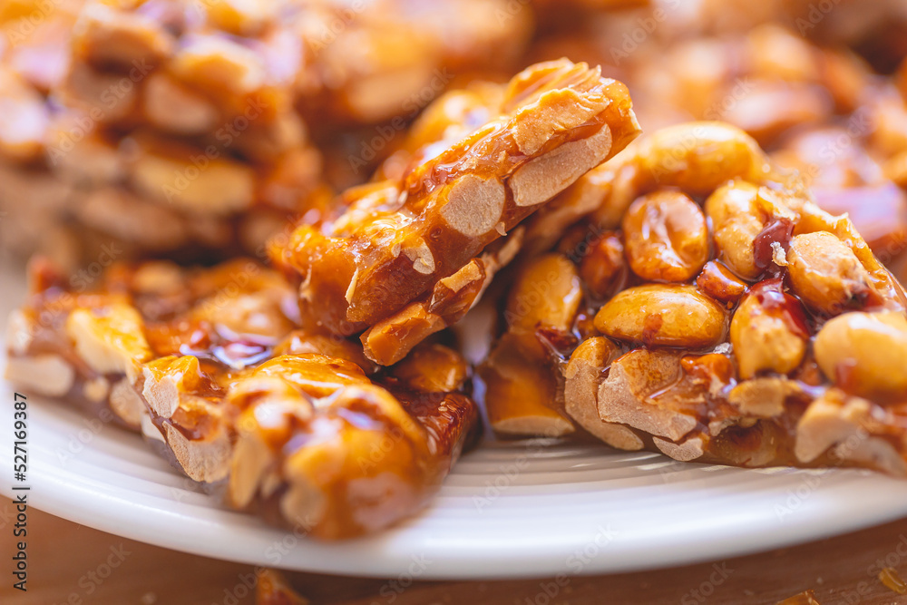 Pé de moleque. Doce brasileiro de amendoim chamado de pé de moleque e ...