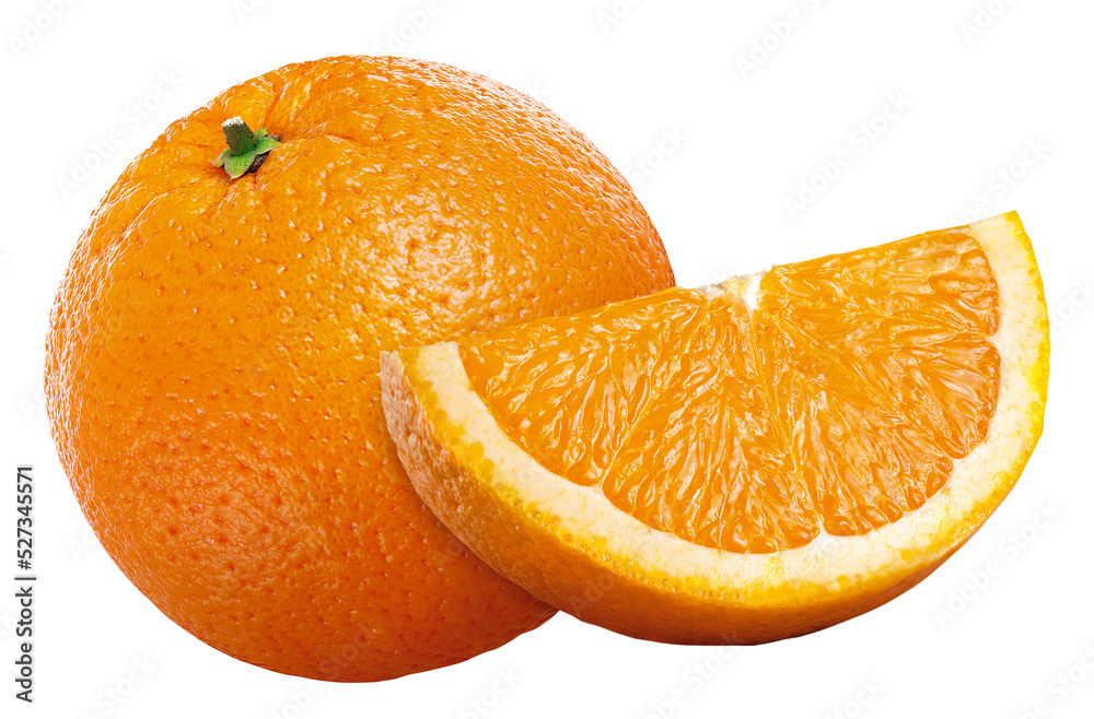 Laranja cortada e laranja inteira em fundo branco - frutas cítricas ...