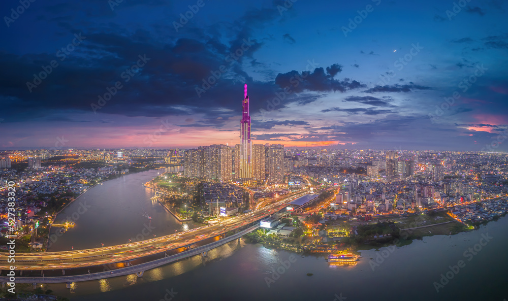 Foto de Aerial sunset view at Landmark 81 - it is a super tall ...