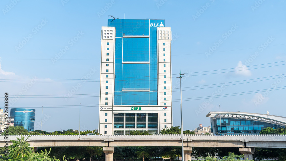 Foto de Architecture of DLF Cyber City also known as Cyberhub do Stock ...