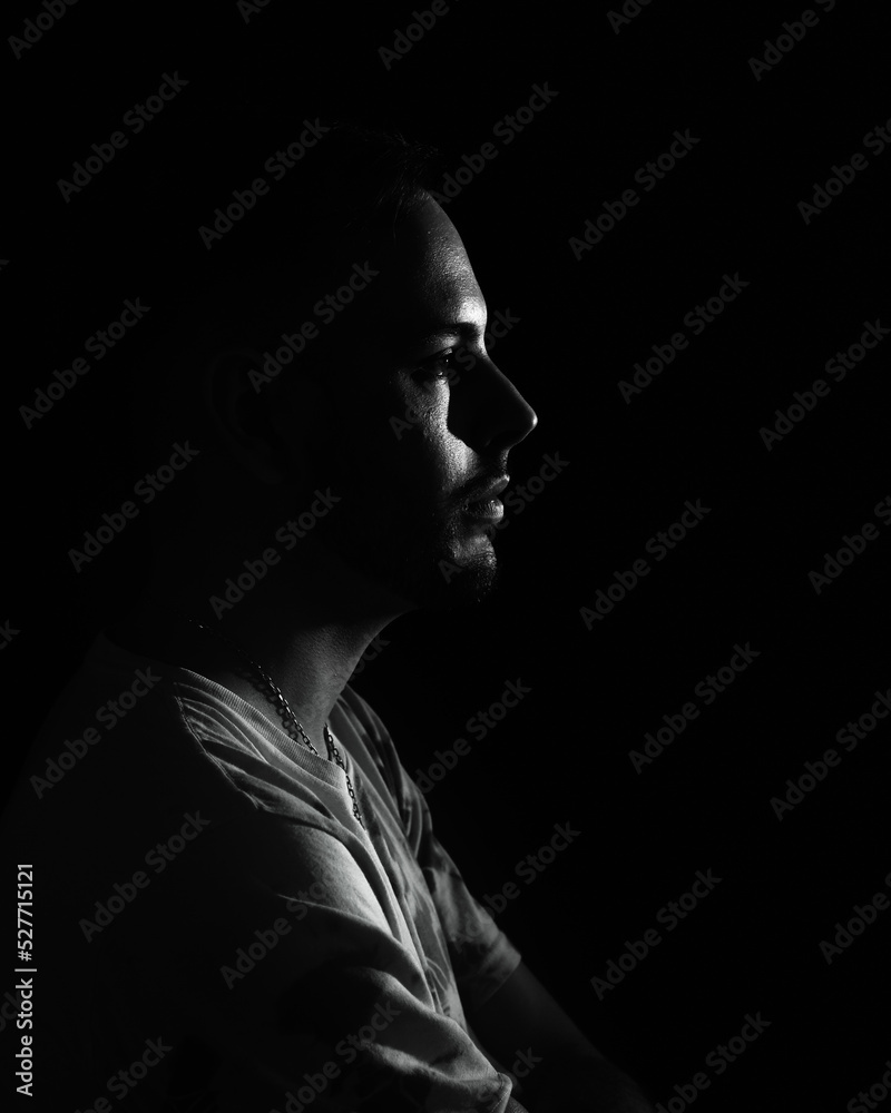 Contraste en blanco y negros con luces y sombras. Stock-Foto | Adobe Stock