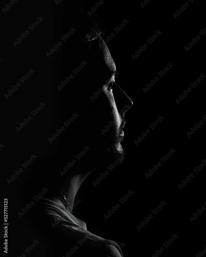 Contraste en blanco y negros con luces y sombras. Stock Photo | Adobe Stock