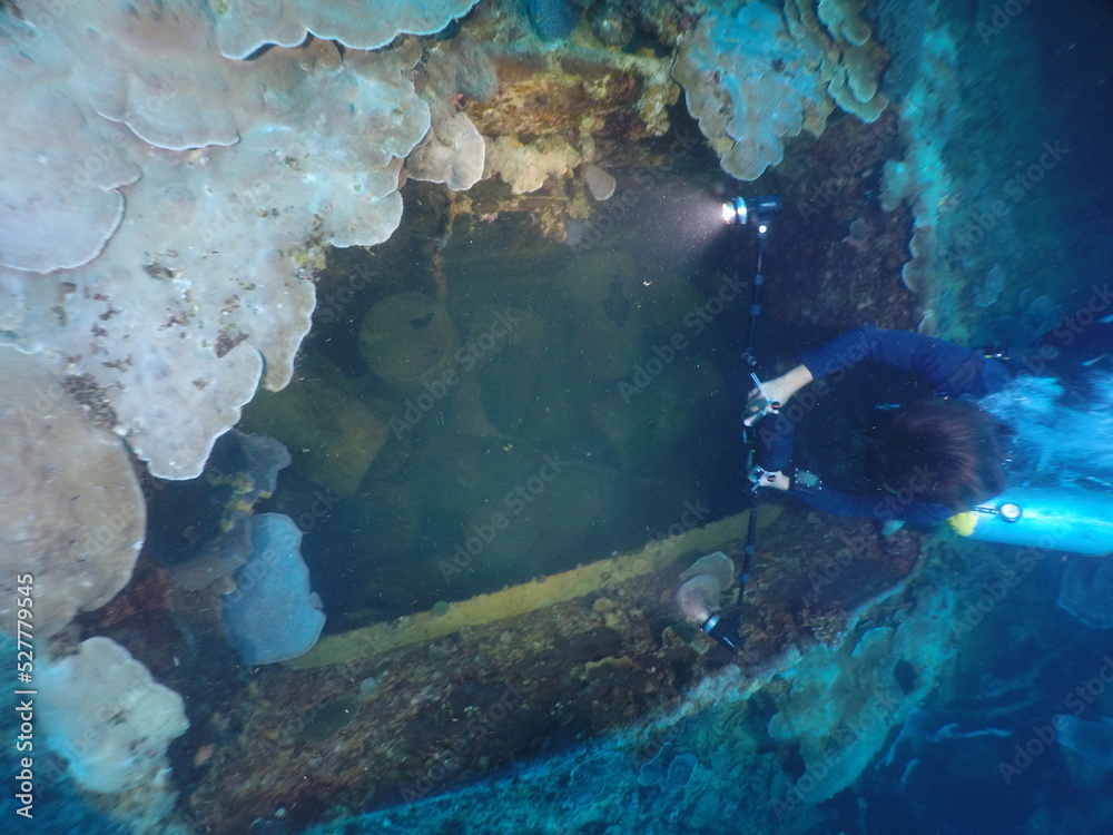 Diving on the "Iro" famous ship wrecks of the Palau archipelago. Diving ...