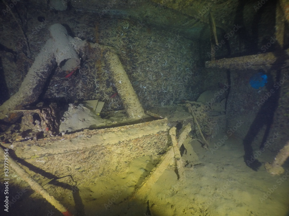 Diving on the "Iro" famous ship wrecks of the Palau archipelago. Diving ...