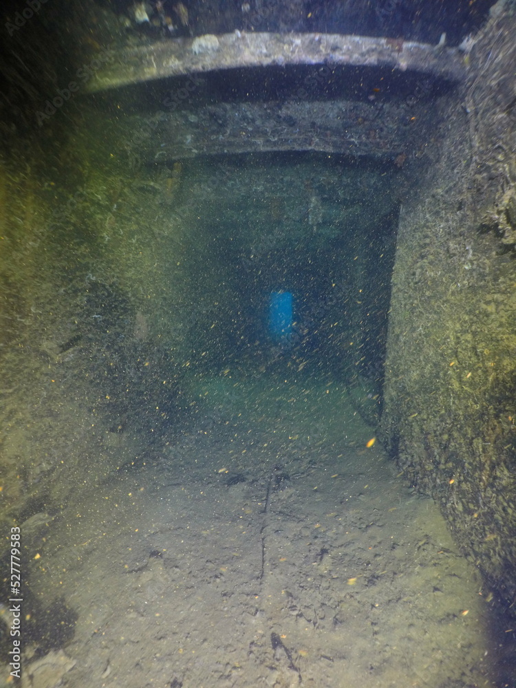 Diving on the "Iro" famous ship wrecks of the Palau archipelago. Diving ...