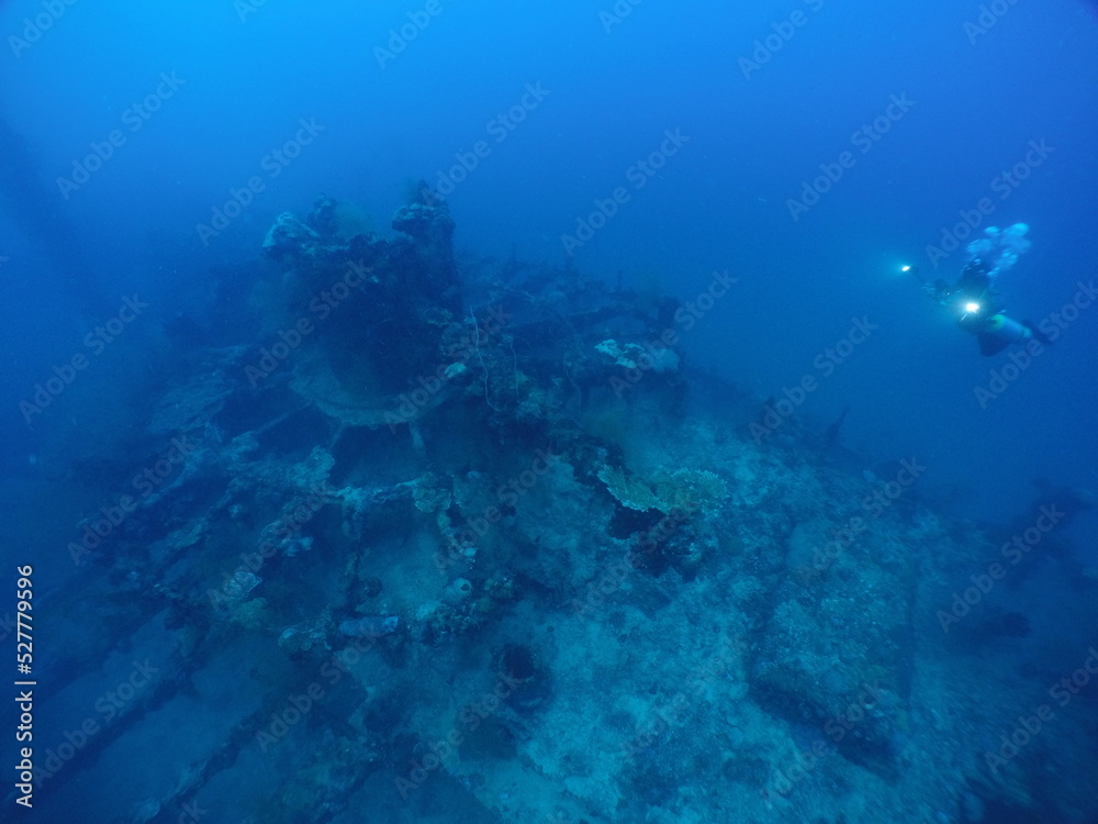 Diving on the "Iro" famous ship wrecks of the Palau archipelago. Diving ...