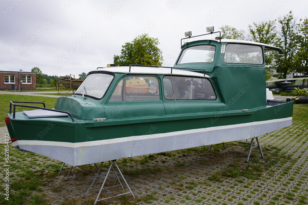 Foto de Motor boat from 1987, made in East Germany, sheet steel hull ...