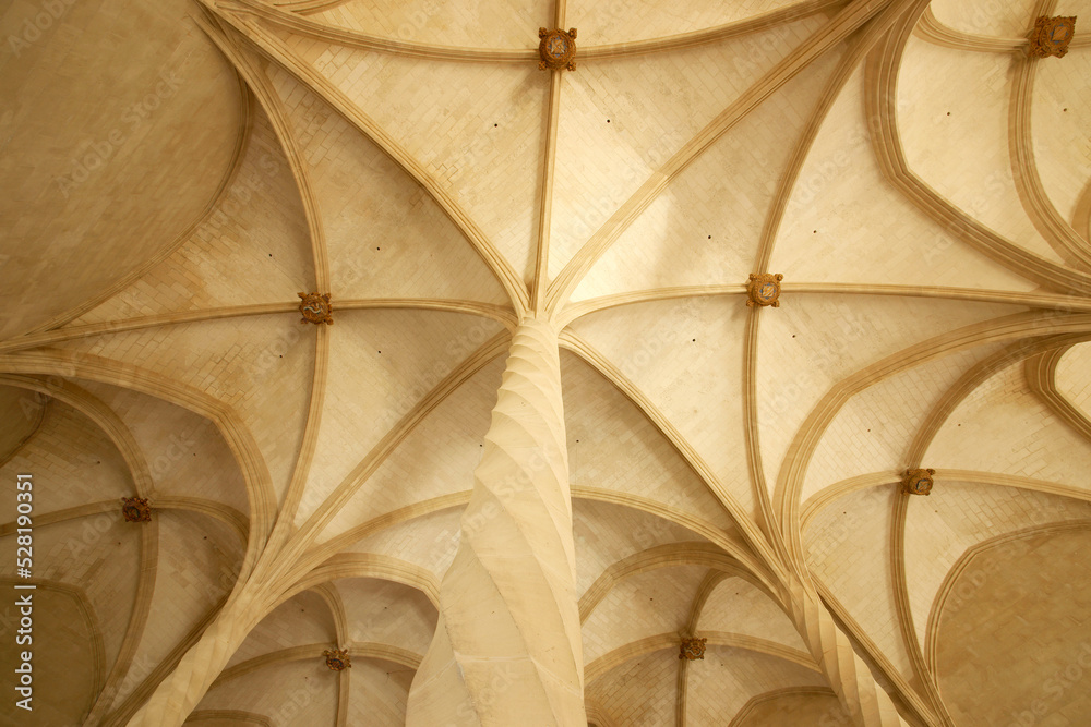 Columnas estriadas en espiral.La Llotja , siglo XV.Palma.Mallorca.Islas ...