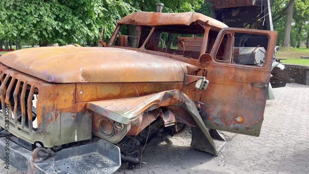 Vídeo do Stock: The Russian Ural truck that was carrying the artillery ...