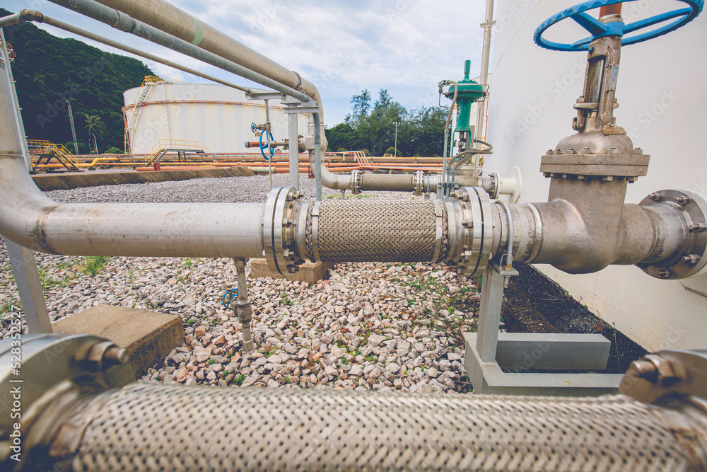 Flexible stainless steel pipe flange valve tank installed with Flexible ...