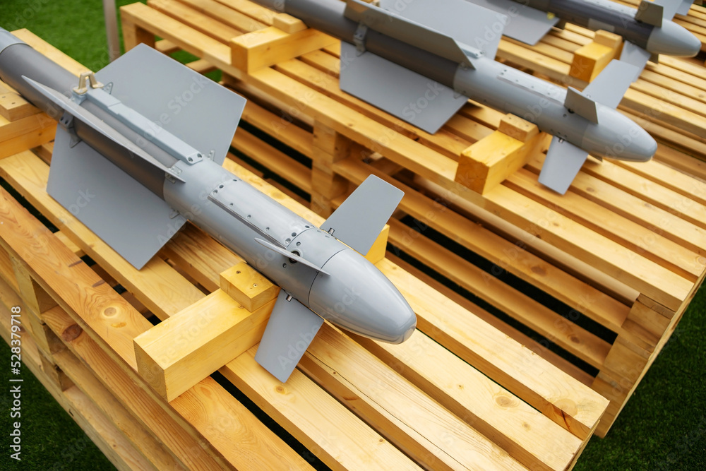 Foto de Self-guided air defense missiles. The combat heads are located ...