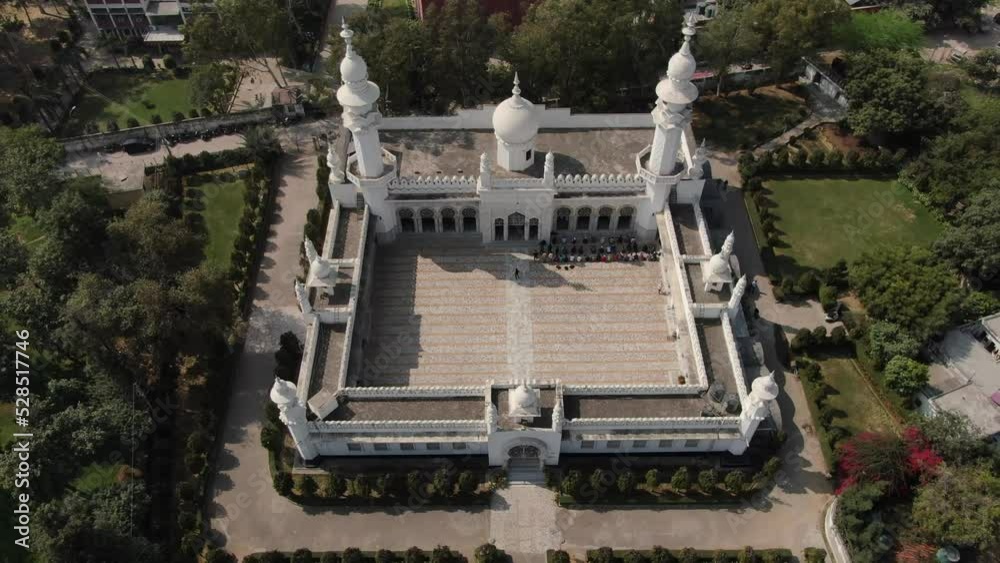 4k Aerial drone shot of muslim peope praying at mosque , masjid on ...