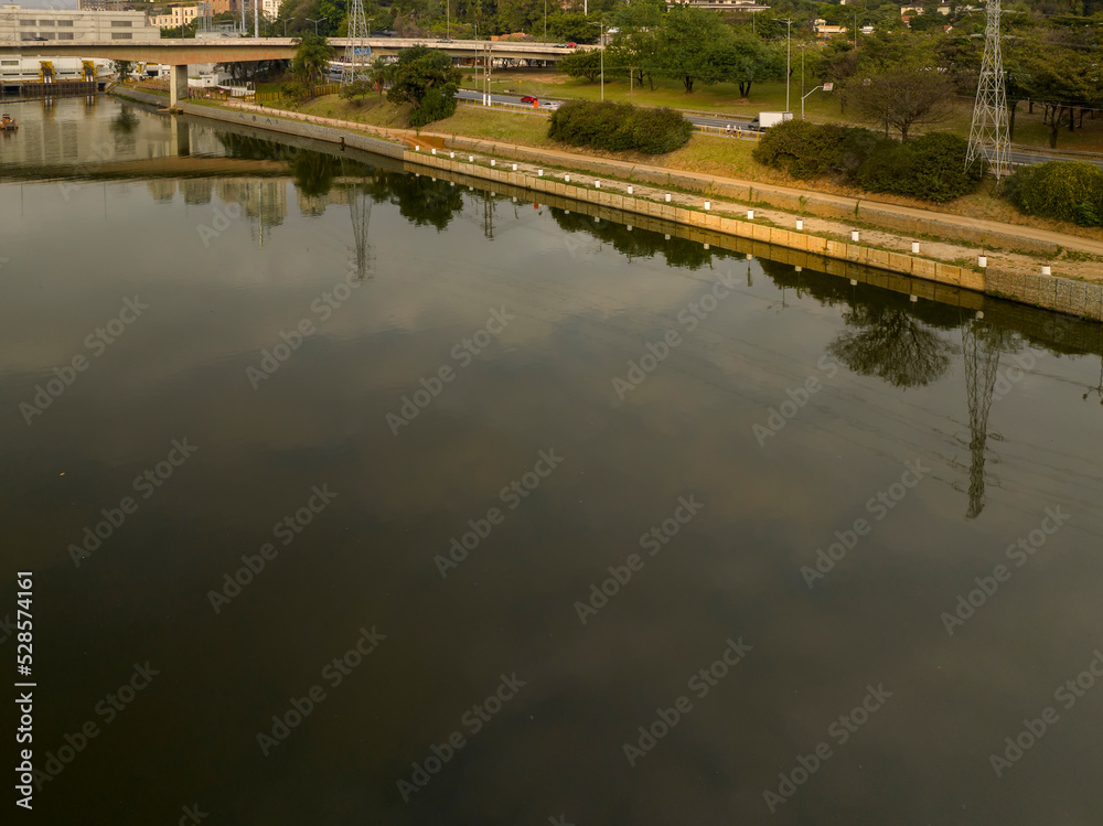 Foto de Foto aérea do rio pinheiros, marginal ao fundo, sentido zona ...