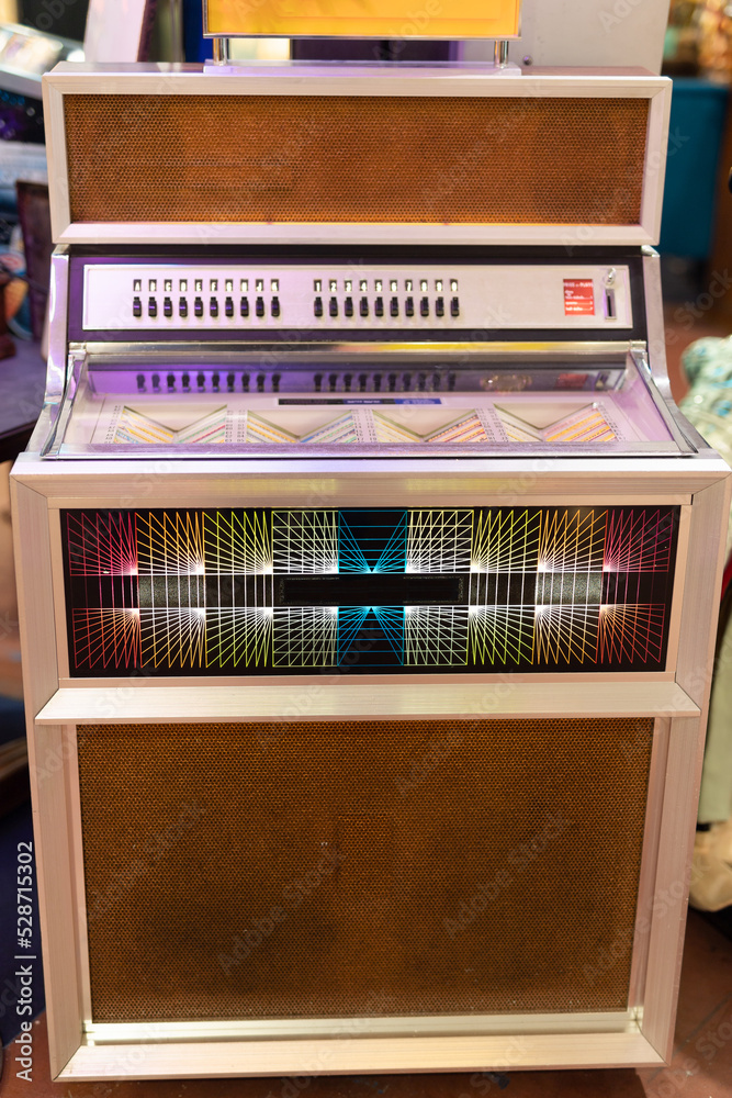 Details of Retro Jukebox: Music and Dance in the 1940s and in the 1950s ...