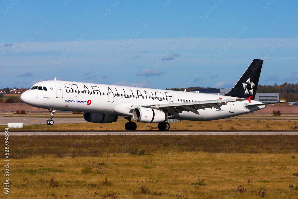 Turkish Airlines Airbus A321-200 in Star Alliance Livery landing with ...