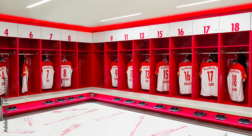Foto de Home changing room at Red Bull Arena Salzburg do Stock | Adobe ...