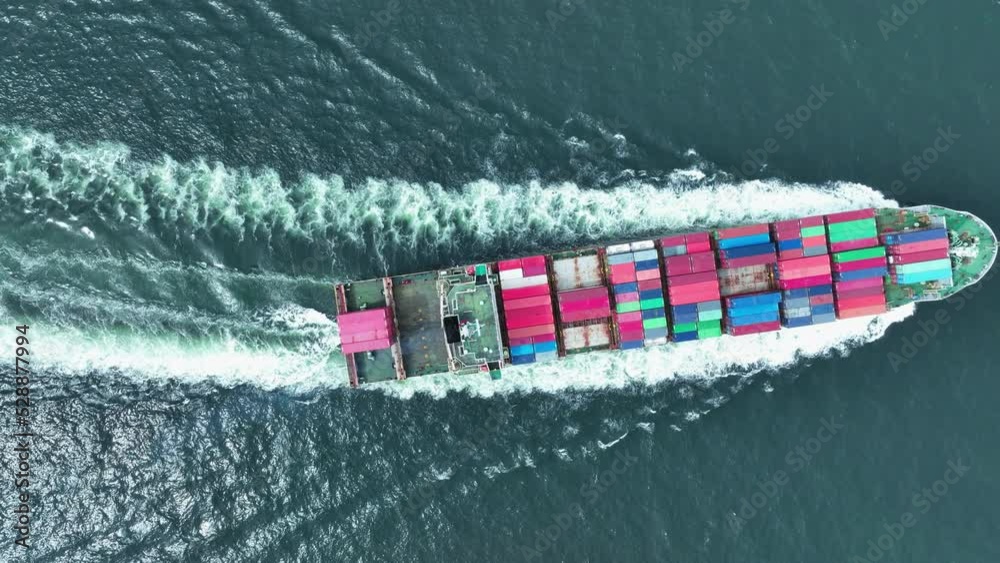 Stockvideon cargo container ship top view carrying container and ...