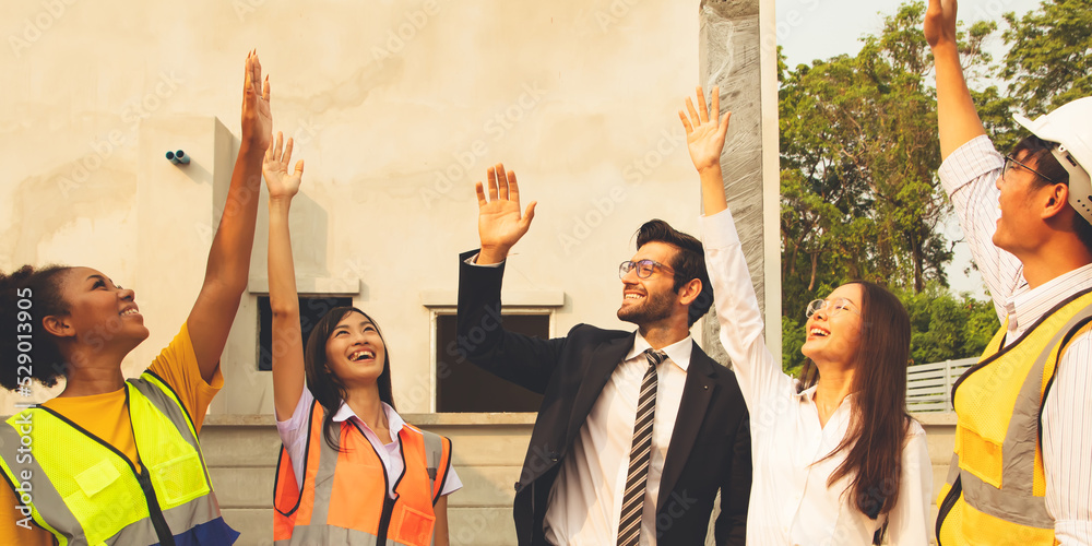 Foto de Work as a team : Senior male architects and diverse ethnic ...