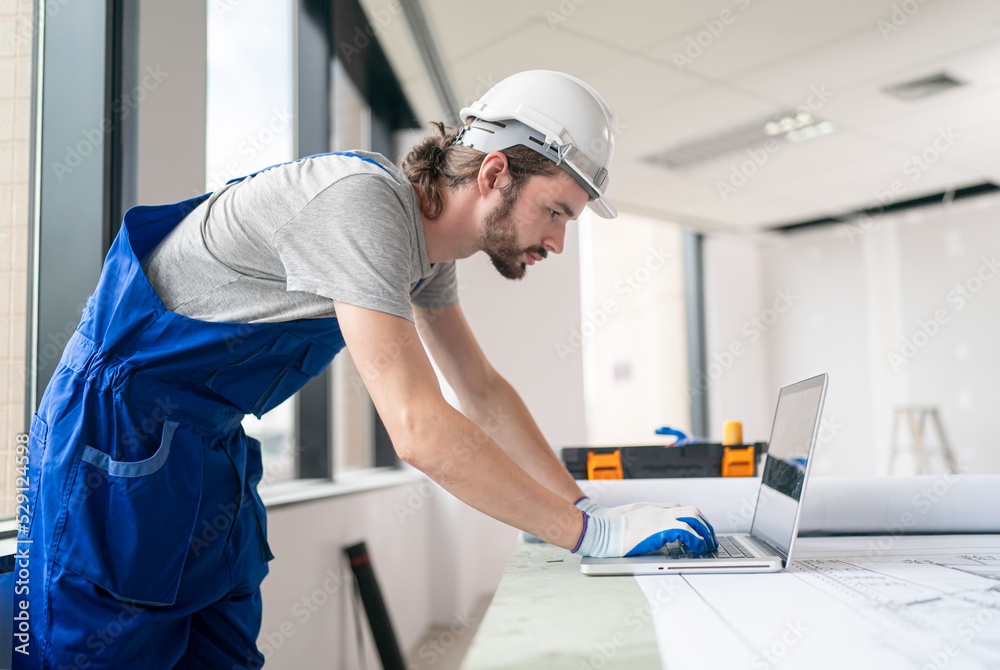 Portrait of male worker professional electrician in uniform installing ...