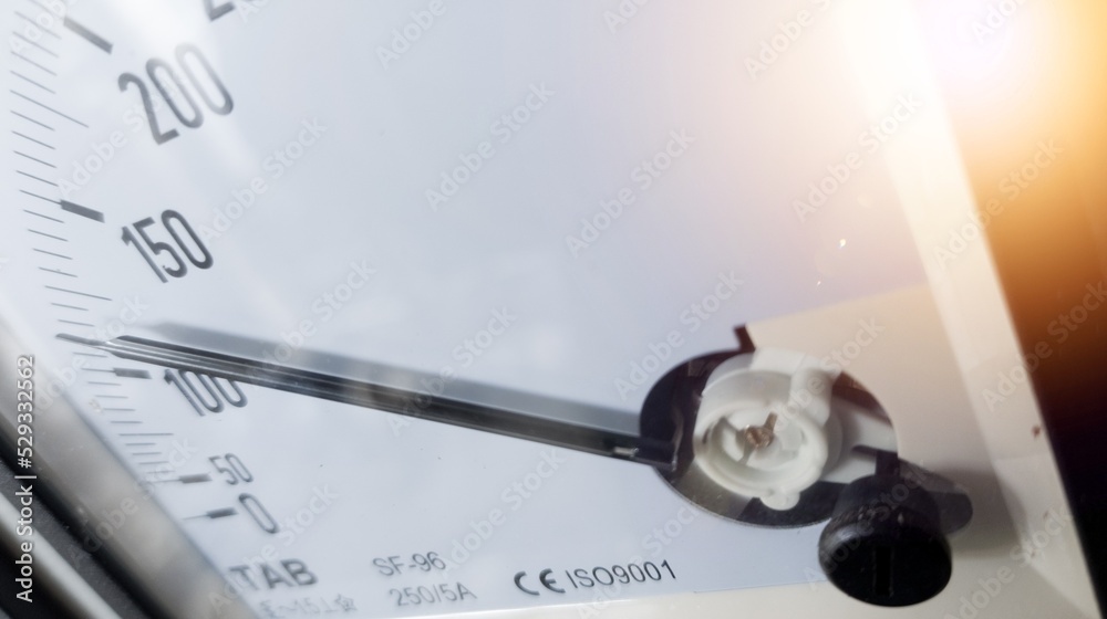 Foto de Industrial electric meter scale needle, electric current ...