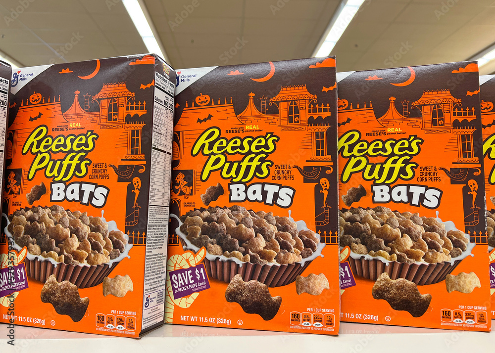 Alameda, CA - Aug 27, 2022: Grocery store shelf with General Mills ...