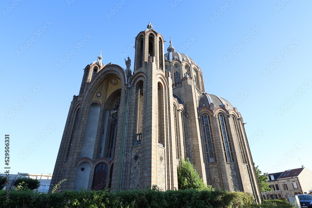 Foto de La basilique Sainte Clotilde, construite au 19eme siècle, et de ...