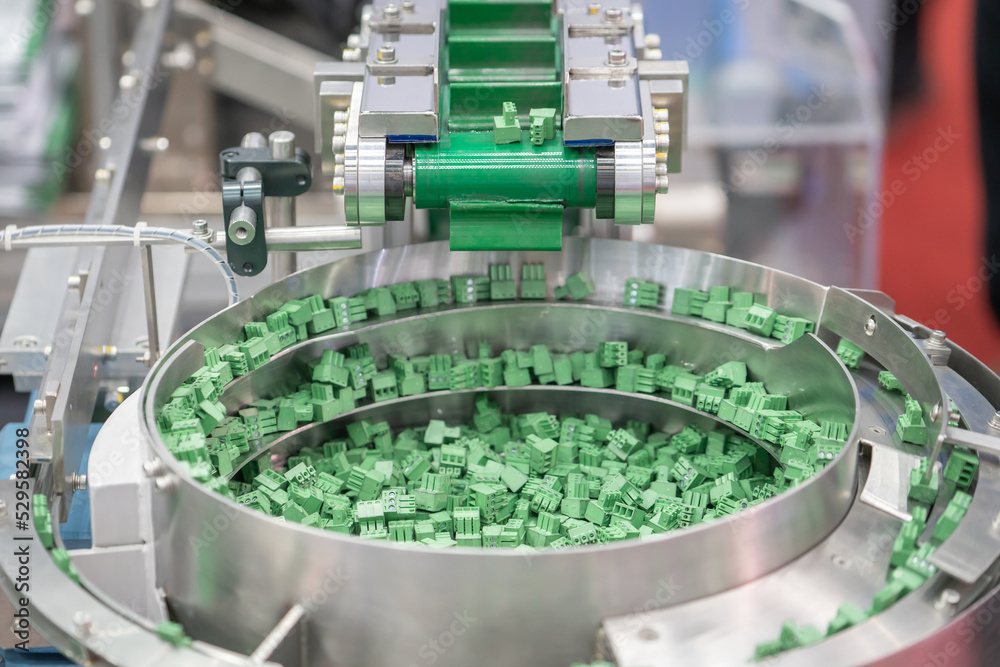 Bowl feeder loading system tranfer terminal parts to processing machine ...