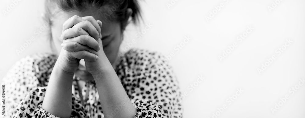 Asian face woman praying and worship to GOD Using hands to pray in ...