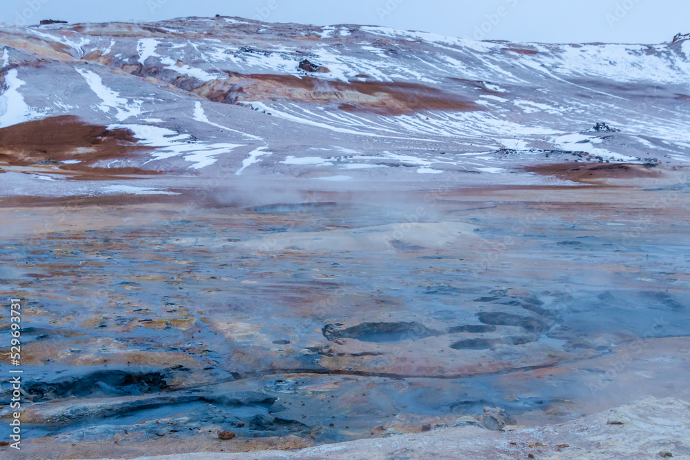 Hverir Hverarönd Geothermalgebiet, bekannt für sprudelnde Schlammbecken ...