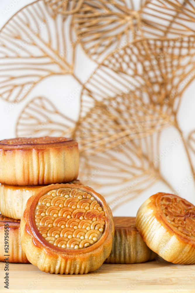 Six traditional Chinese Mid-Autumn Festival mooncakes on a wooden ...