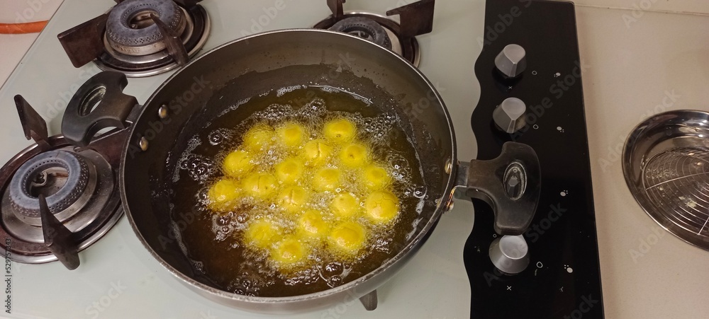 Besan Ball Fry for Making Tasty Sweet, Sweet Besan ke laddu,Indian ...