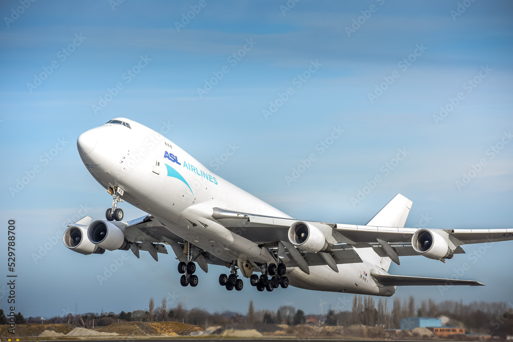 Avion aviation aeroport Liege fret LGG cargo ASL Boeing 747 Stock Photo ...