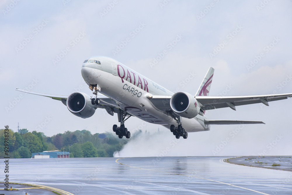 Avion aviation aeroport Liege fret LGG cargo Qatar airways ภาพถ่ายสต็อก ...