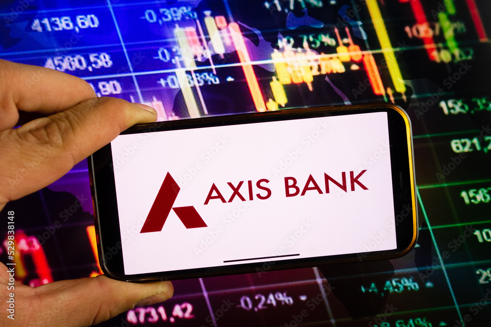 Foto de KONSKIE, POLAND - September 10, 2022: Smartphone displaying ...