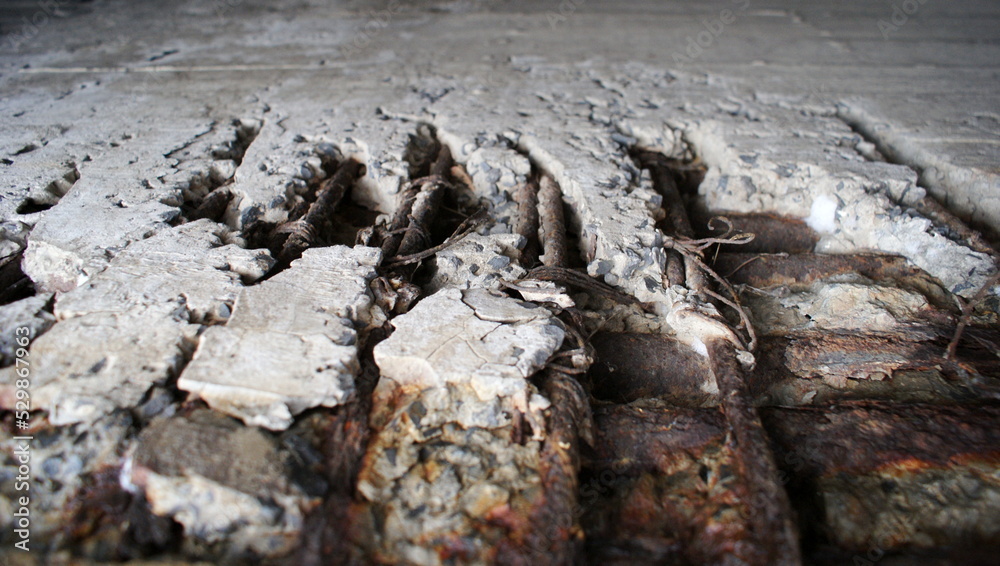 Cracked concrete wall background. Cavities in concrete with corrosion ...