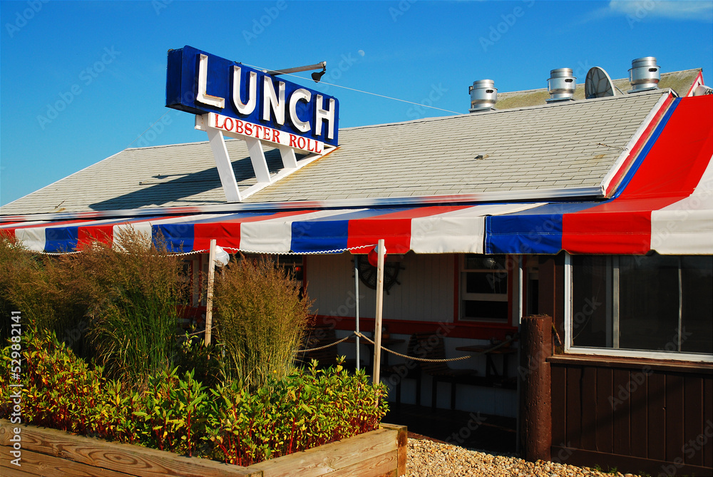 The Lobster Roll Lunch restaurant and diner in East Hampton is a ...